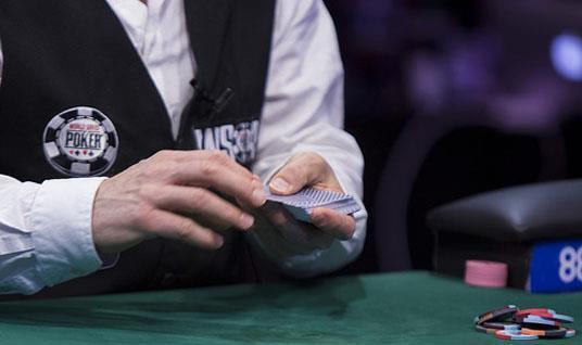 Poker Journalism: Should Reporters Intervene in Dealer Mistakes?